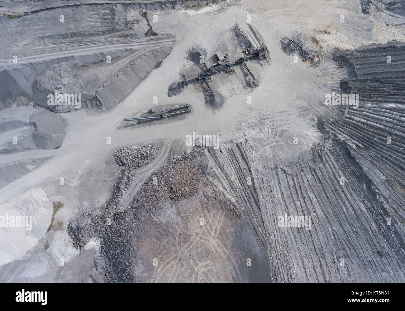 Peeking above rock hi-res stock photography and images - Alamy