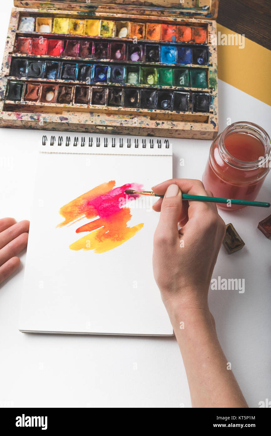 Artist holding paint brush hi-res stock photography and images - Alamy