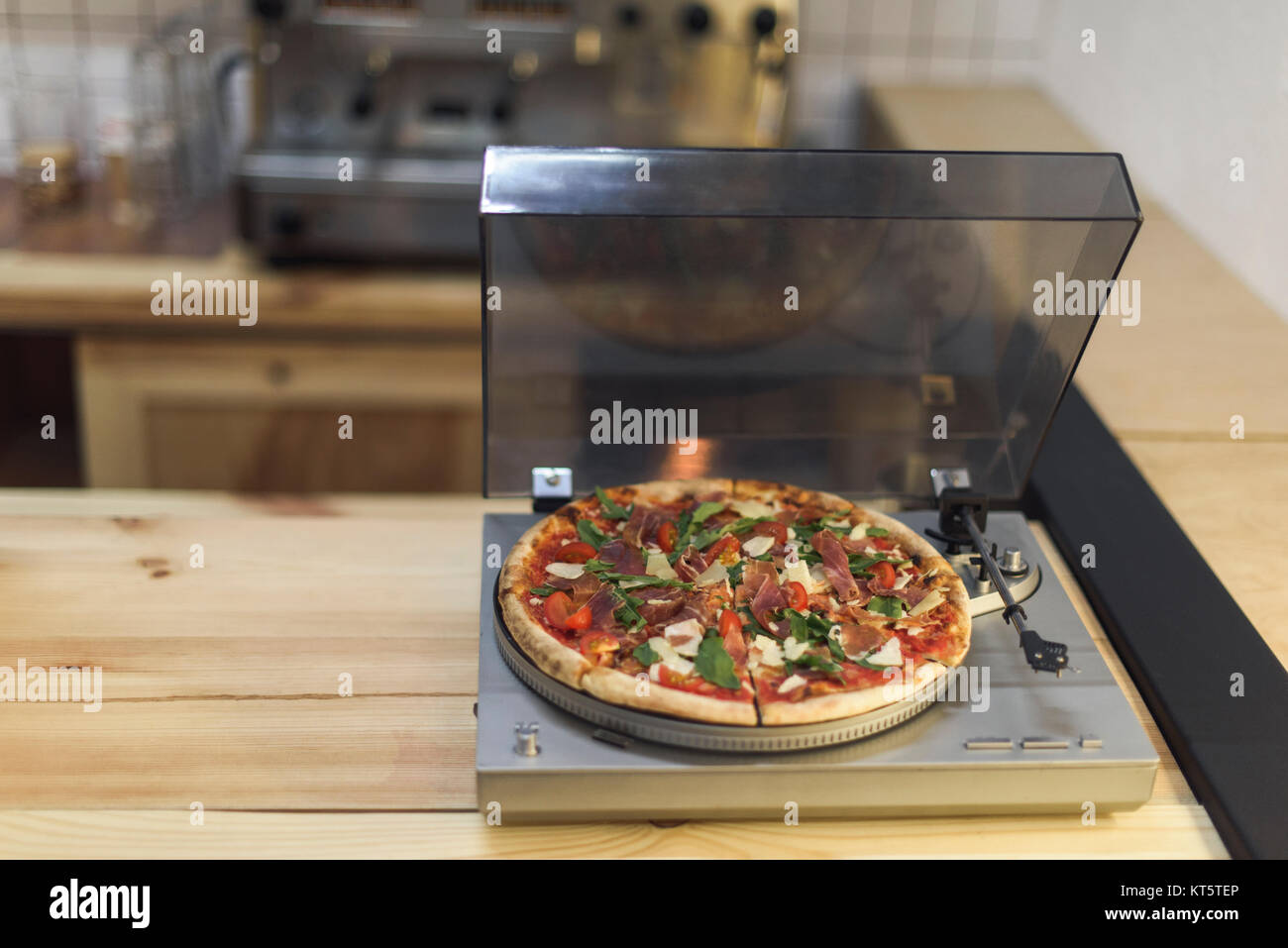 Vintage eating pizza hi-res stock photography and images - Alamy