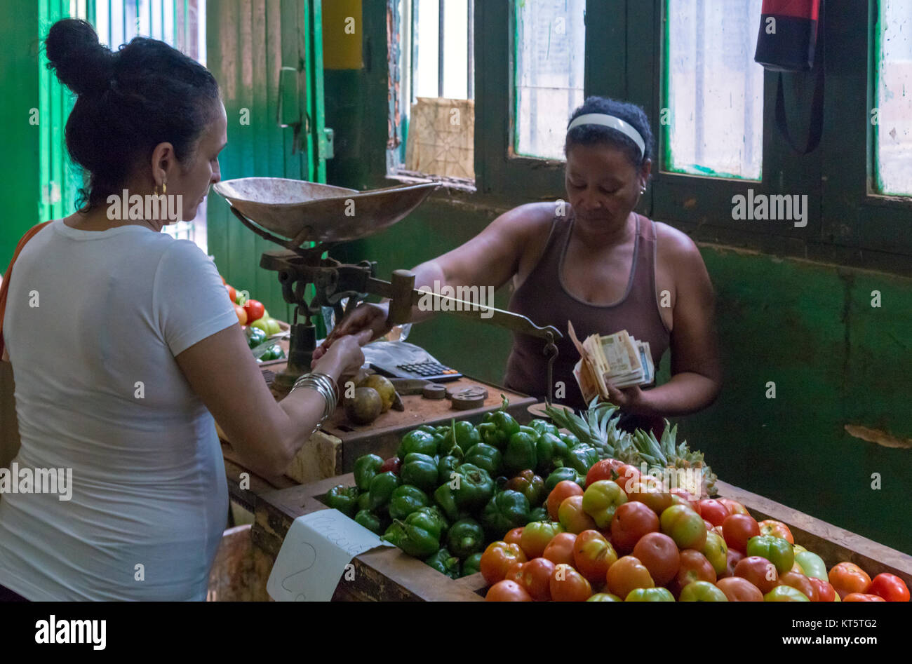 Cuba market habana hi-res stock photography and images - Alamy