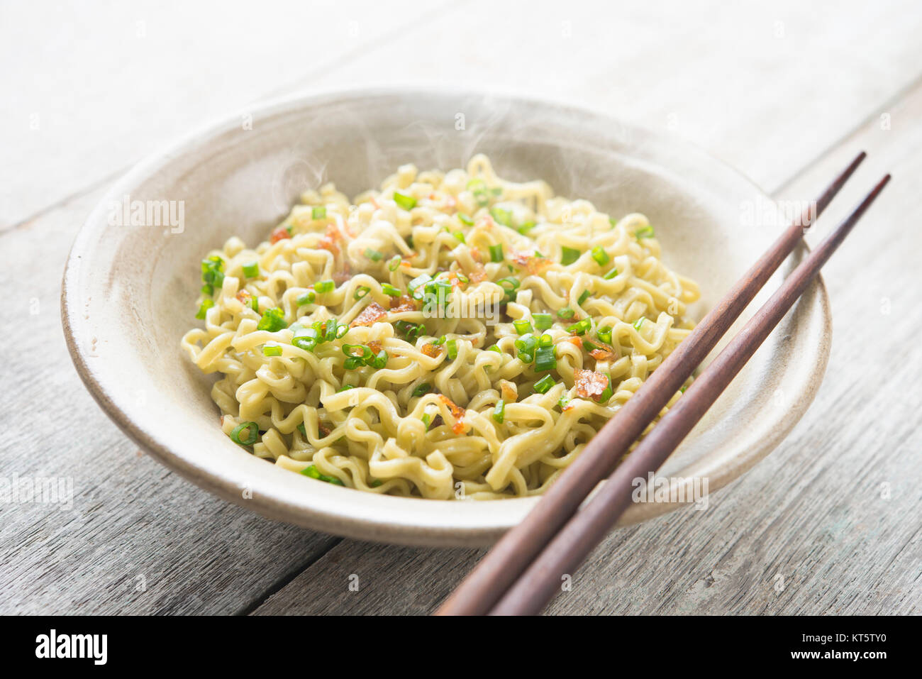 Asian Japanese dried ramen noodles Stock Photo - Alamy