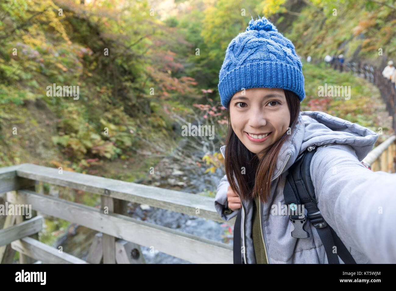 Woman taking selfie at outdoor landscape Stock Photo - Alamy