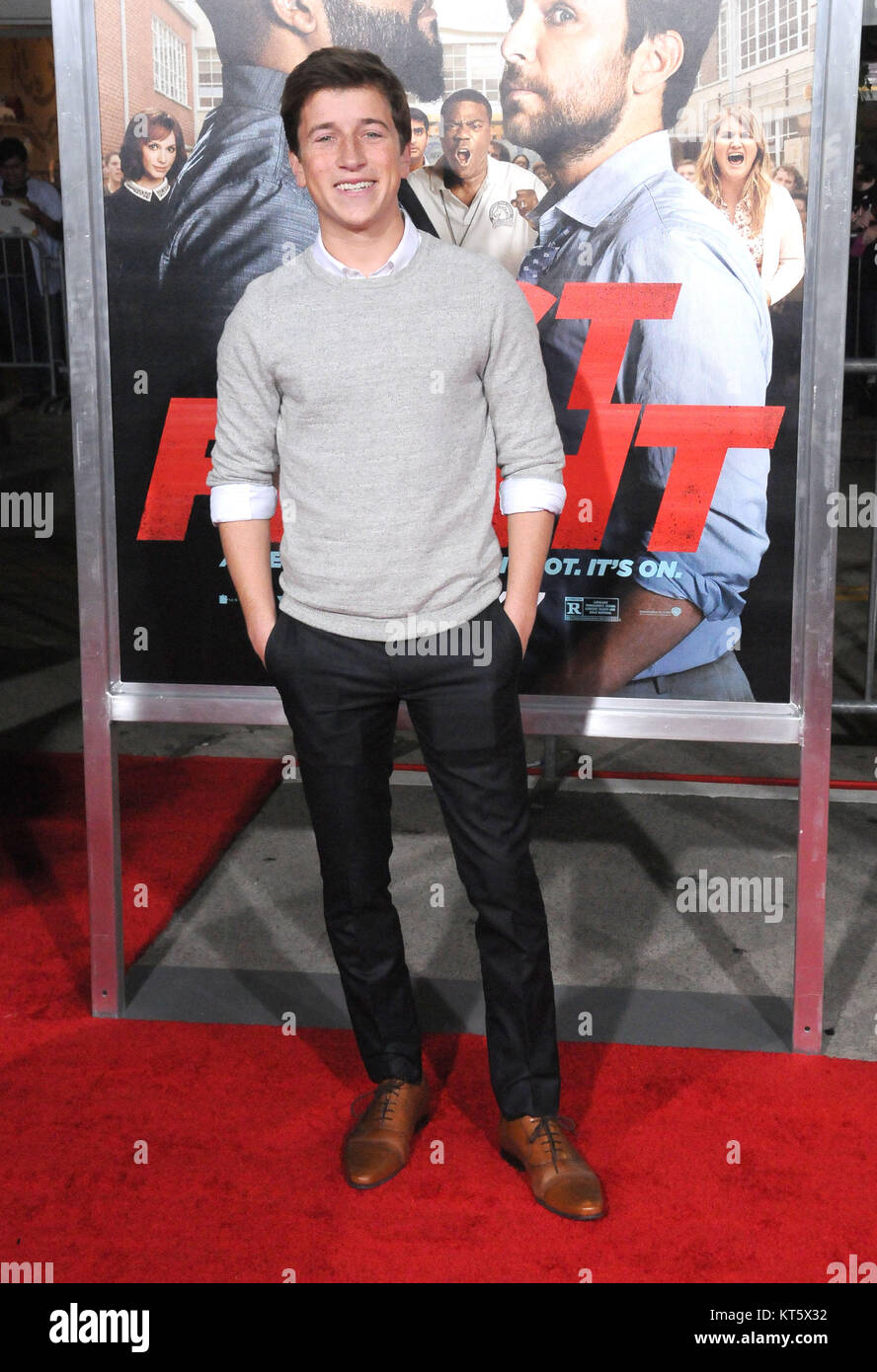 LOS ANGELES, CA - FEBRUARY 13: Actor Skyler Gisondo attends the world ...