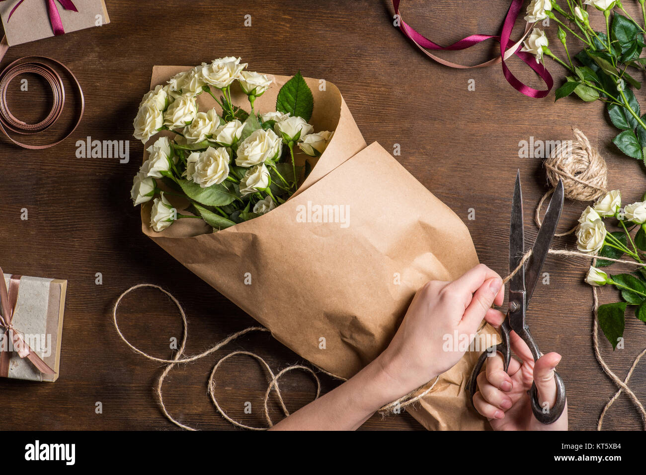 hands cutting rope Stock Photo - Alamy
