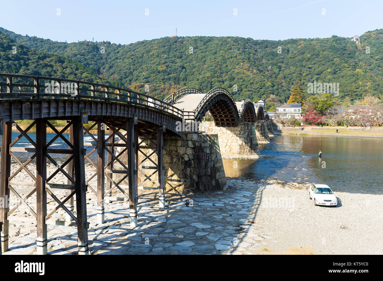 Japanese style pedestrian bridge hi-res stock photography and images ...