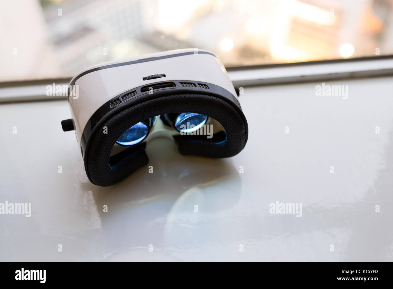 Virtual reality device Stock Photo - Alamy