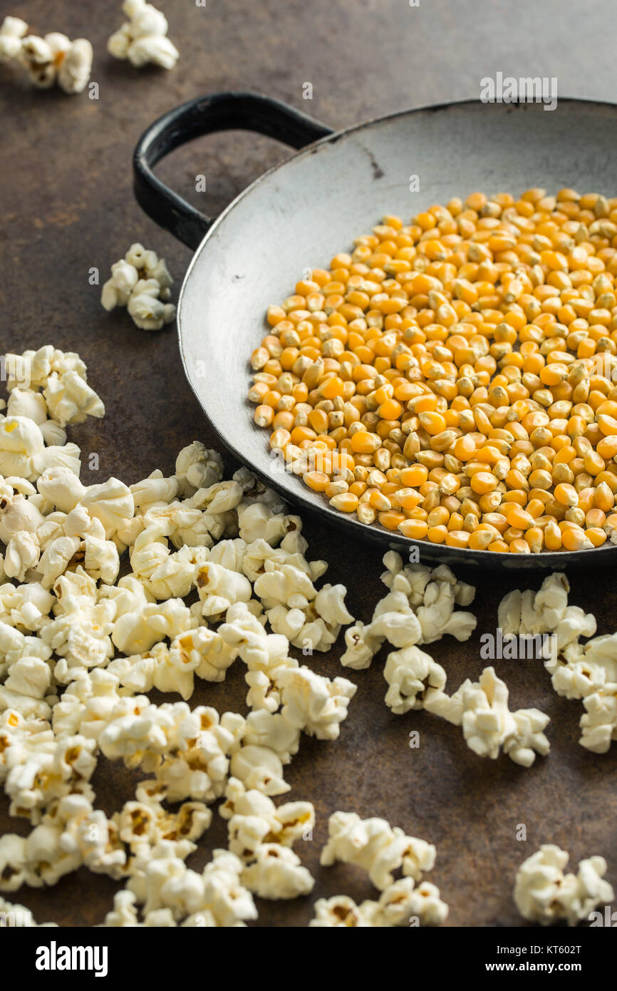 Popcorn and corn seeds Stock Photo - Alamy