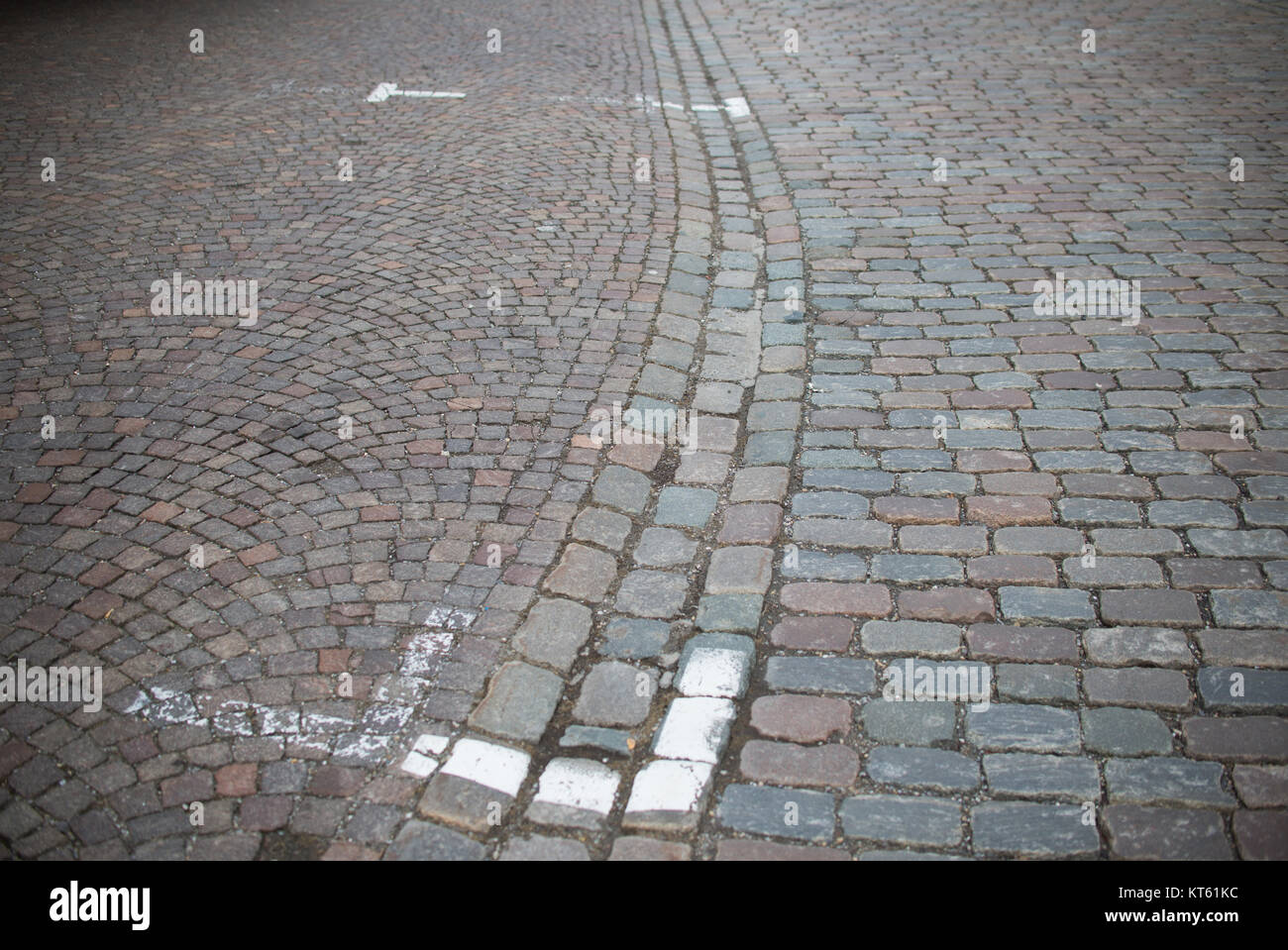 close up on car parking line on sidewalk Stock Photo - Alamy