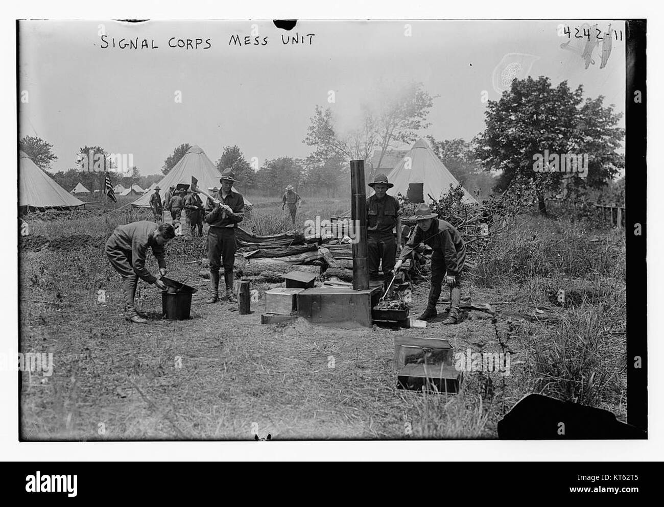 Signal corps mess unit hi-res stock photography and images - Alamy