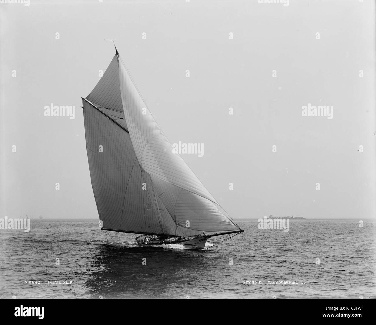 Sloop design hi-res stock photography and images - Alamy