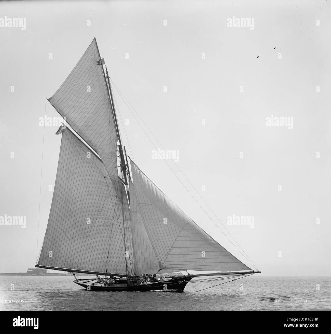 An image of the Sloop Tomahawk-16, a sailing yacht recognized for its ...