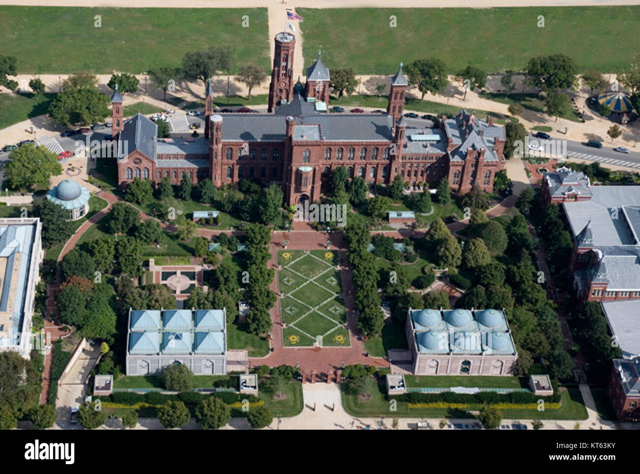 An aerial photograph by Carol M. Highsmith captures the Smithsonian ...