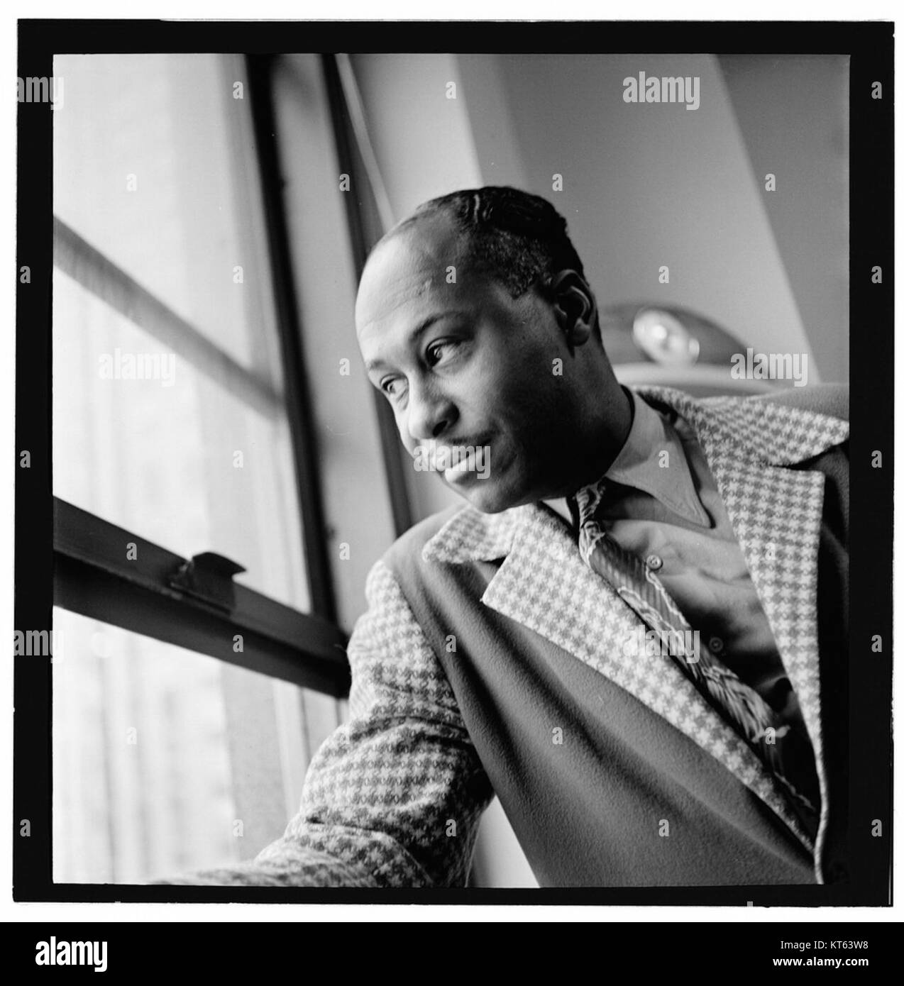 This photo captures Snub Mosley in William P. Gottlieb's office in New ...