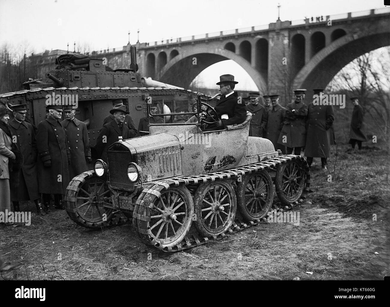 Tank; Key Bridge in background30684v Stock Photo - Alamy