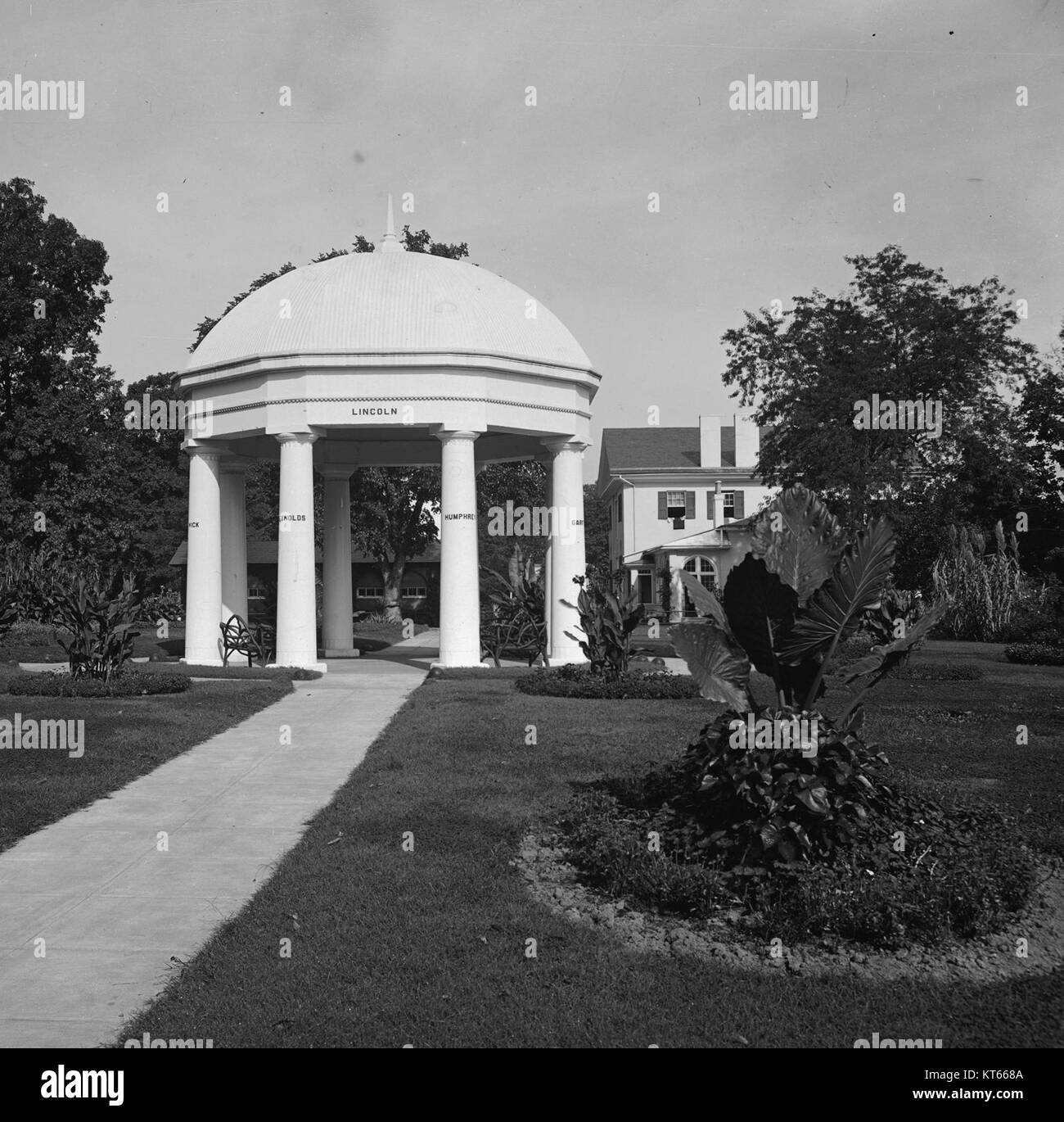 The Temple of Fame at Arlington National Cemetery, seen from the south ...