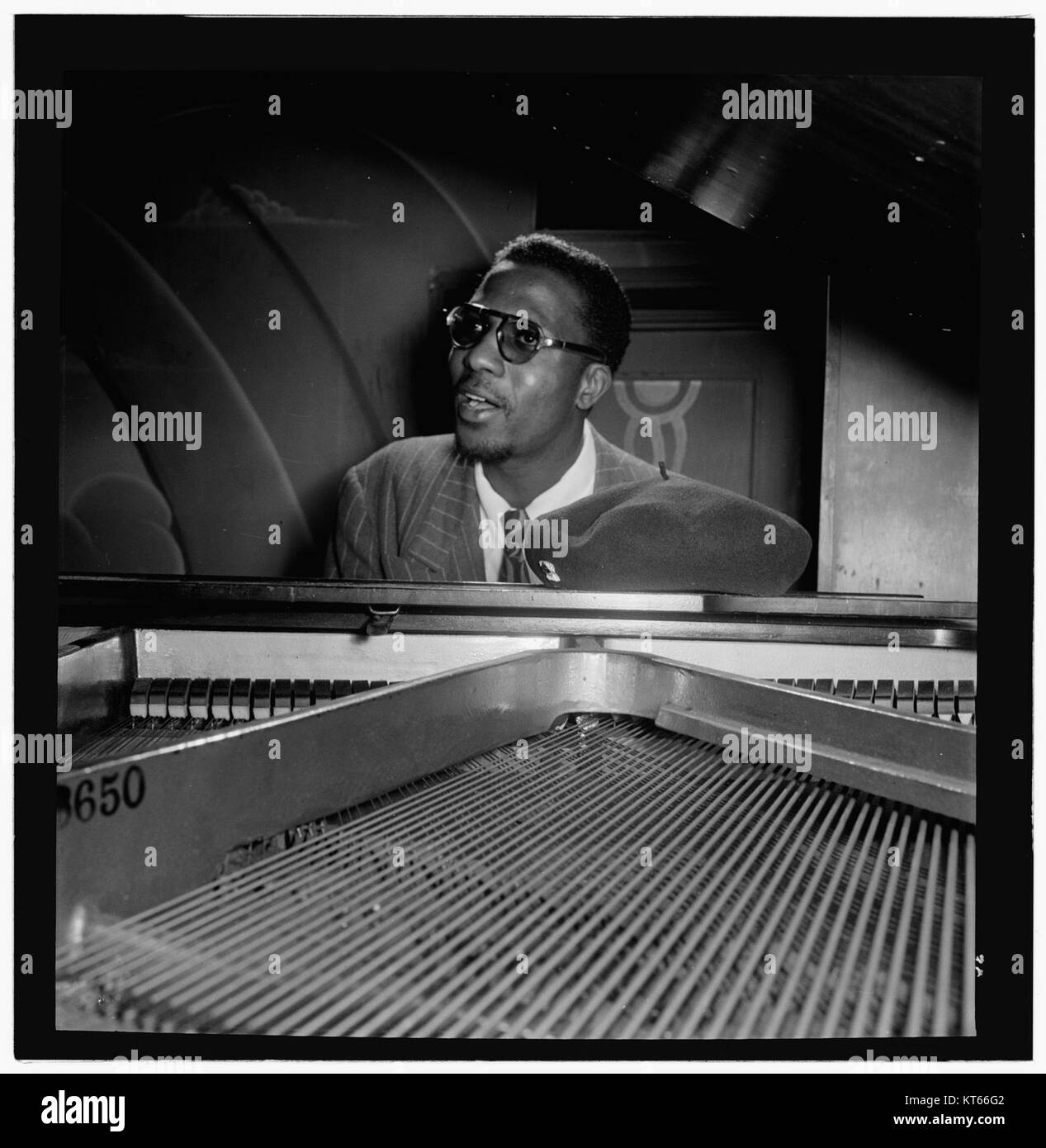 Thelonious Monk, an influential jazz pianist, performs at Minton's ...