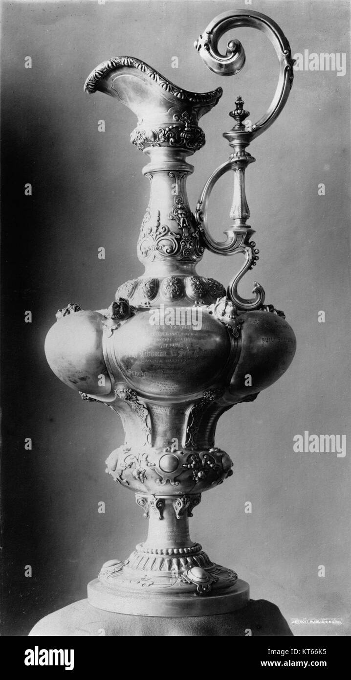 Yachts race america's cup Black and White Stock Photos & Images - Alamy