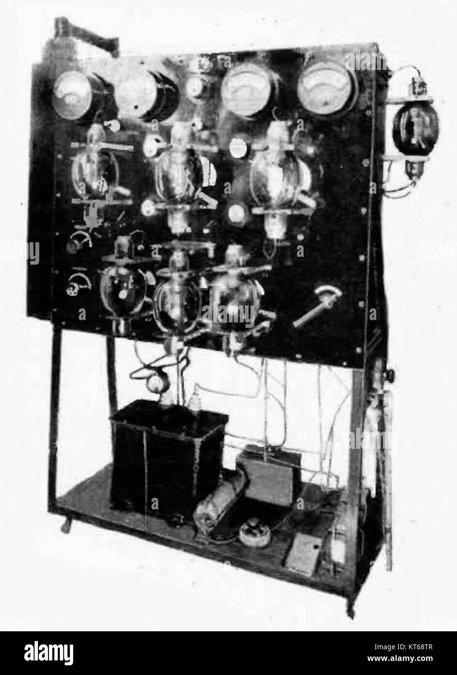 Radio transmitter vintage hi-res stock photography and images - Alamy