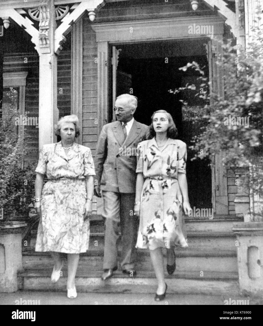 Family photo in first Black and White Stock Photos & Images - Alamy