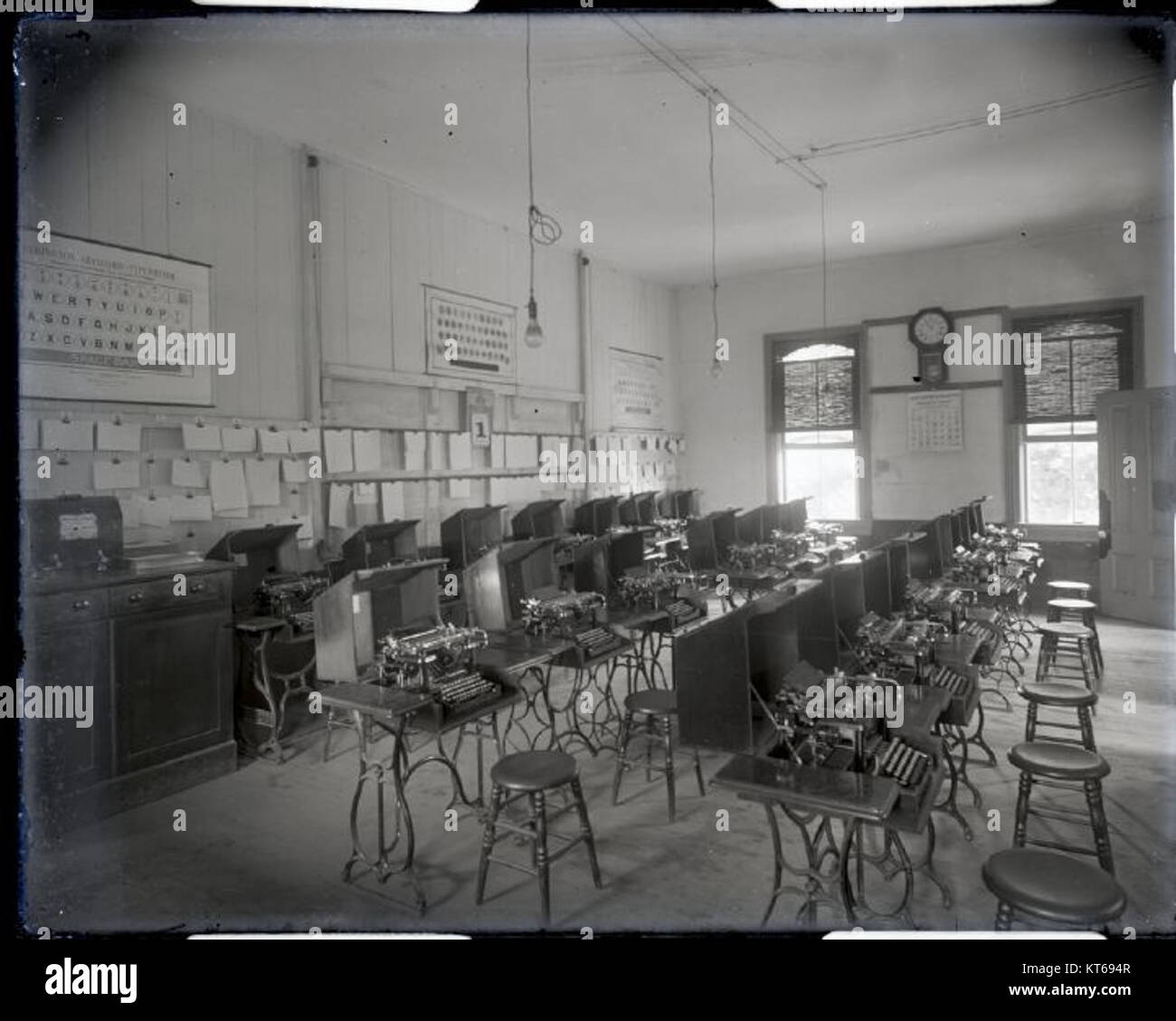 Vintage college classroom hi-res stock photography and images - Alamy