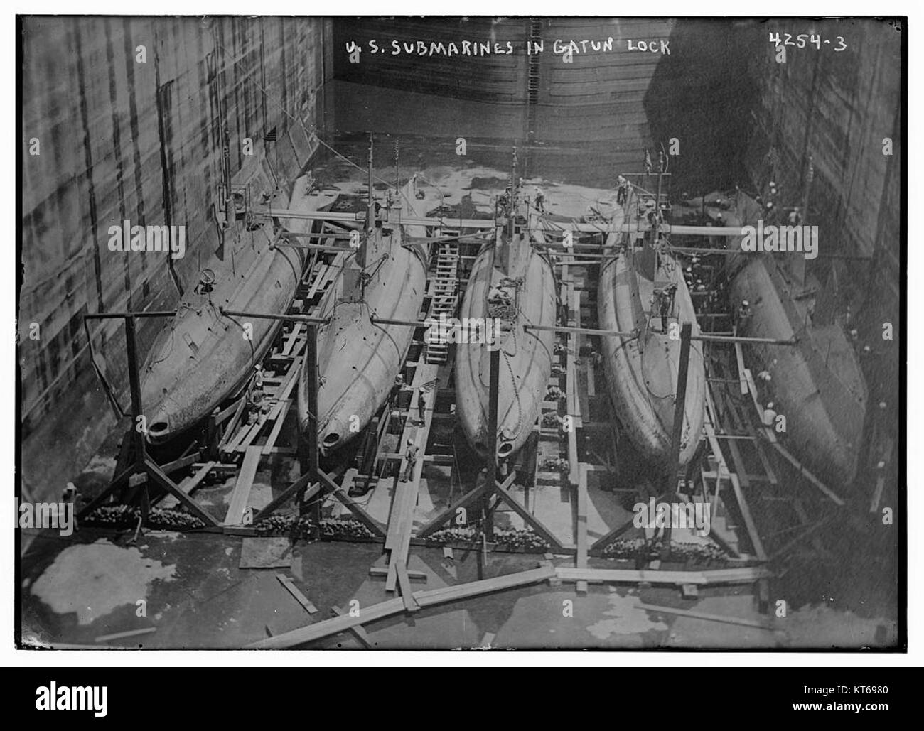 This image depicts U.S. submarines passing through the Gatun Lock, part ...