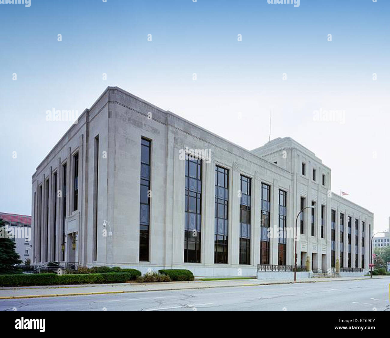 The United States Courthouse in Sioux City, Iowa, is a notable ...