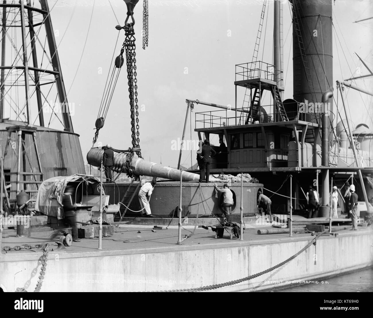 The USS Miantonomoh, a monitor class warship, featuring the BM-5 gun ...