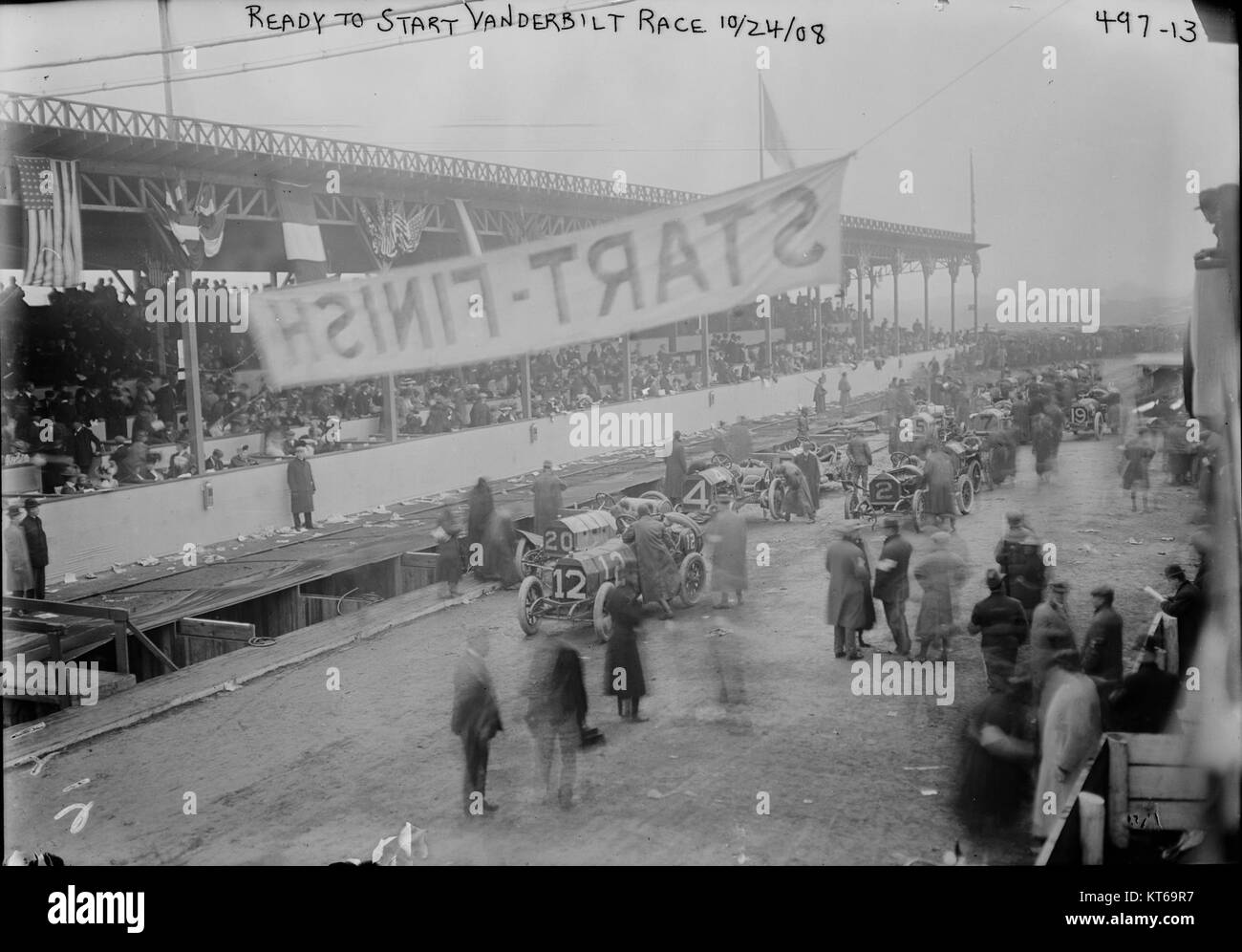 The 1908 Vanderbilt Cup, a significant automobile race held in Long ...