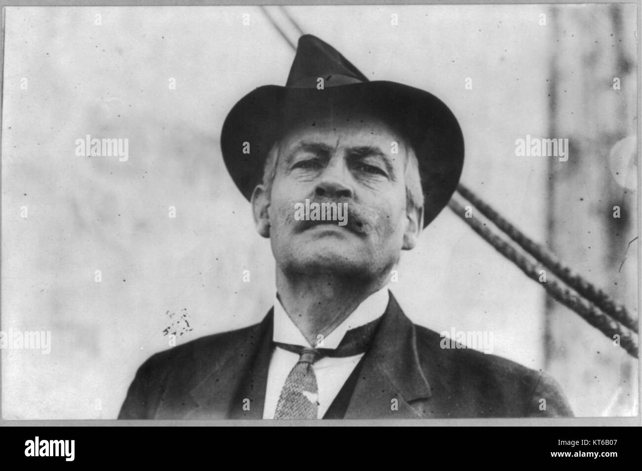Walter Wellman was an American explorer and journalist, known for his ...