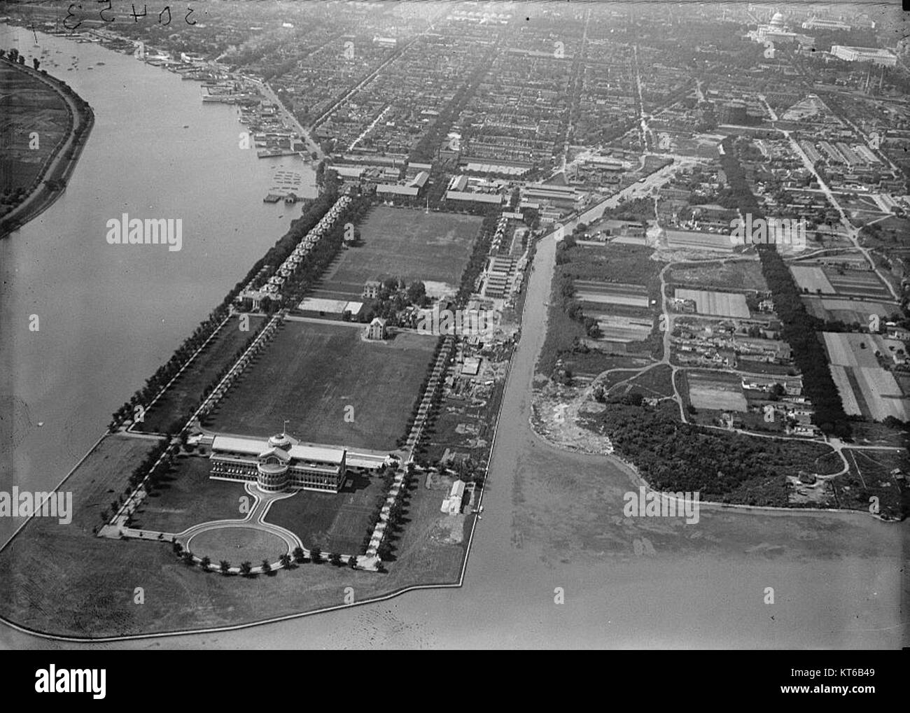 Barracks view hi-res stock photography and images - Alamy