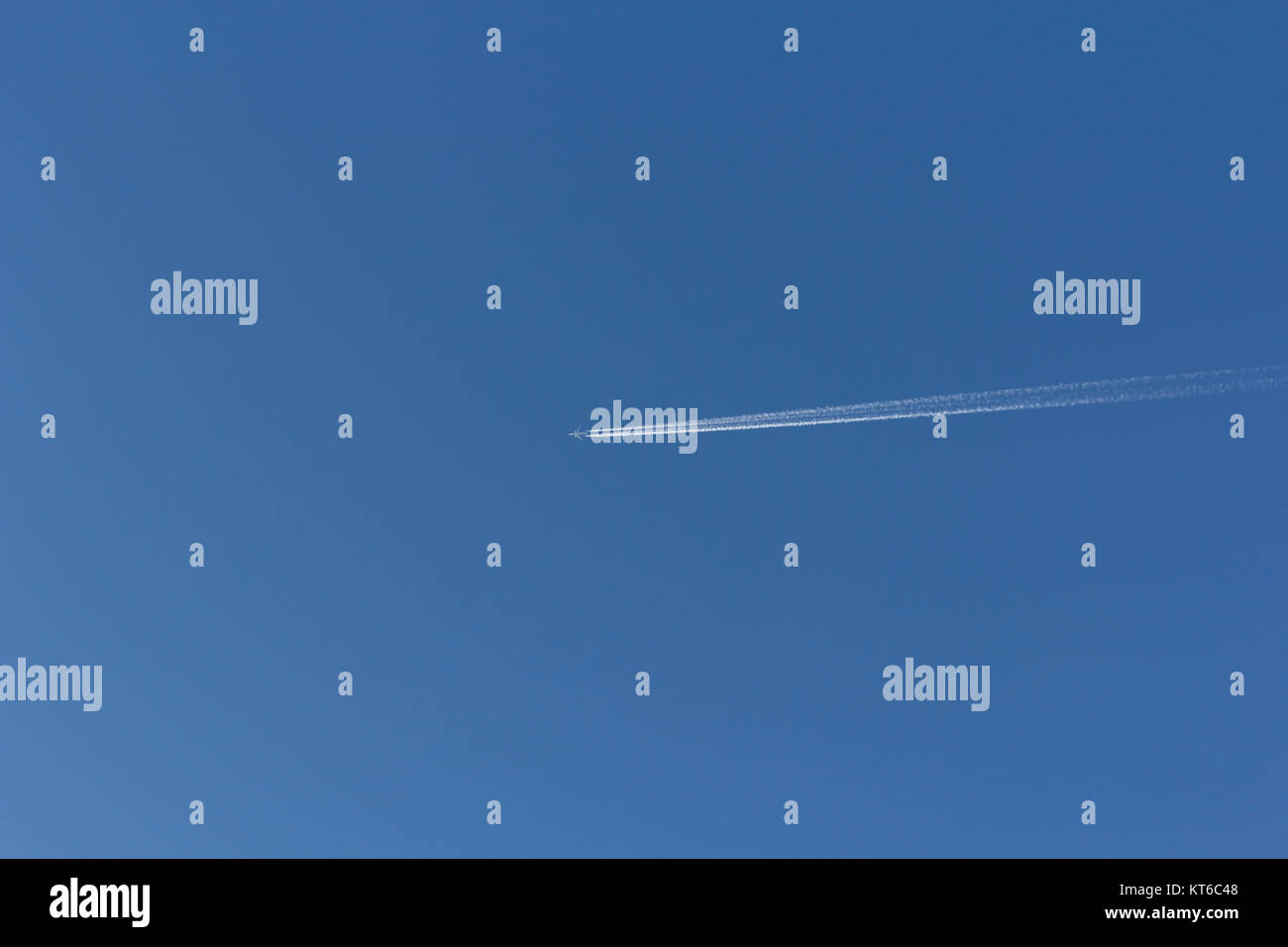 trace of the plane in the sky Stock Photo - Alamy