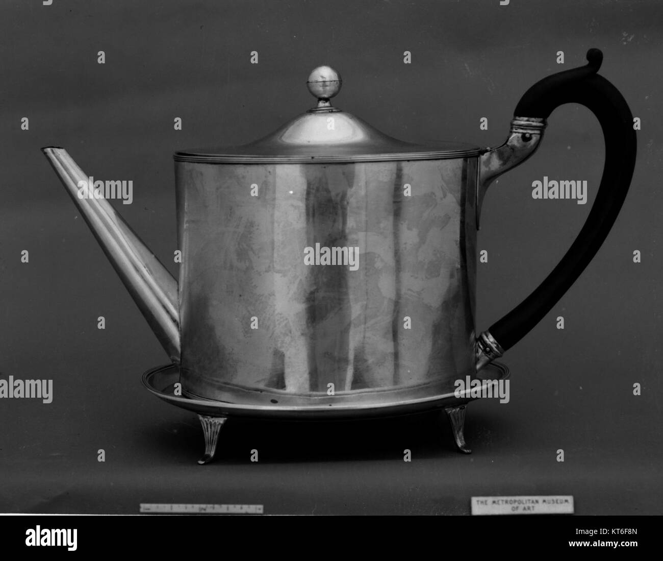 The image shows an Argyle pattern alongside a stand, likely part of a ...