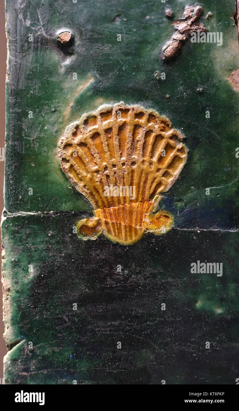 The Arista tile from the 16th century is part of the Alcázar of Seville ...