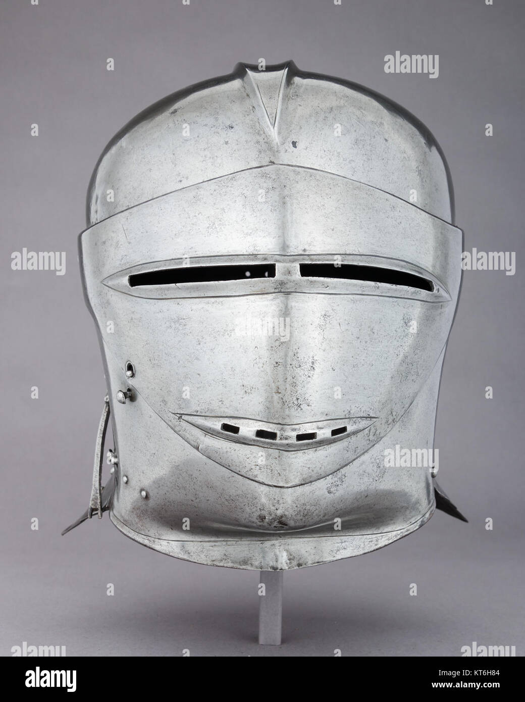 Helmet knight helmet hi-res stock photography and images - Alamy