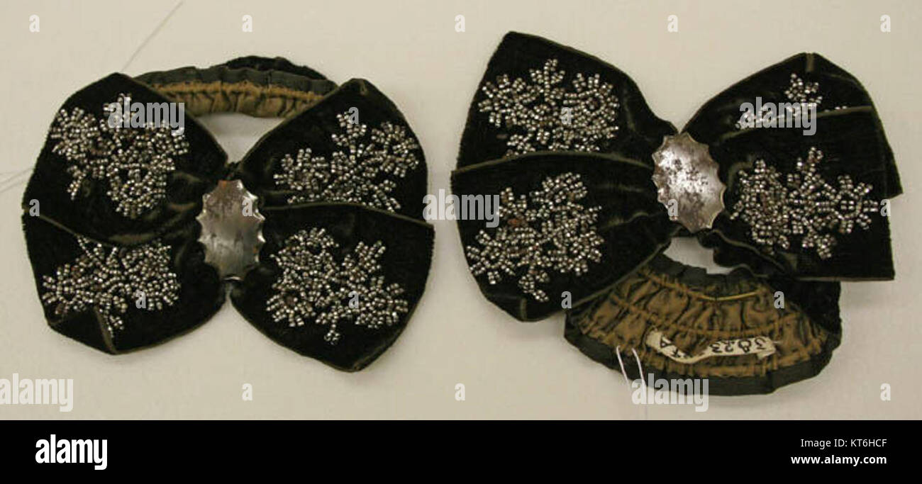 This title refers to an armlet, a type of ornamental bracelet or cuff ...