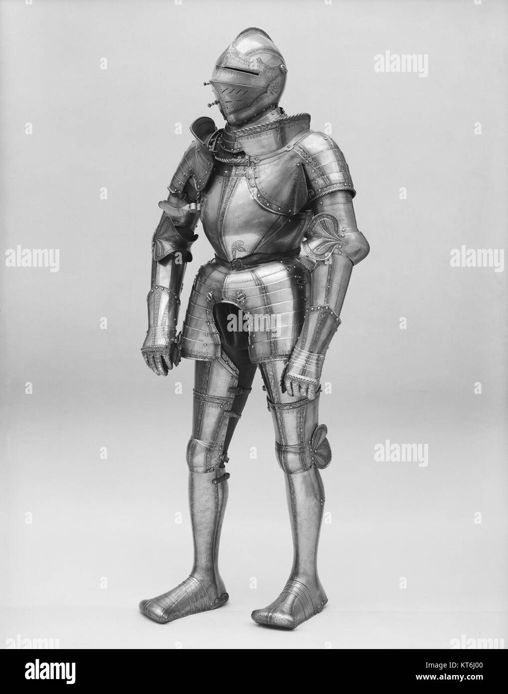 Knight horse armor hi-res stock photography and images - Alamy