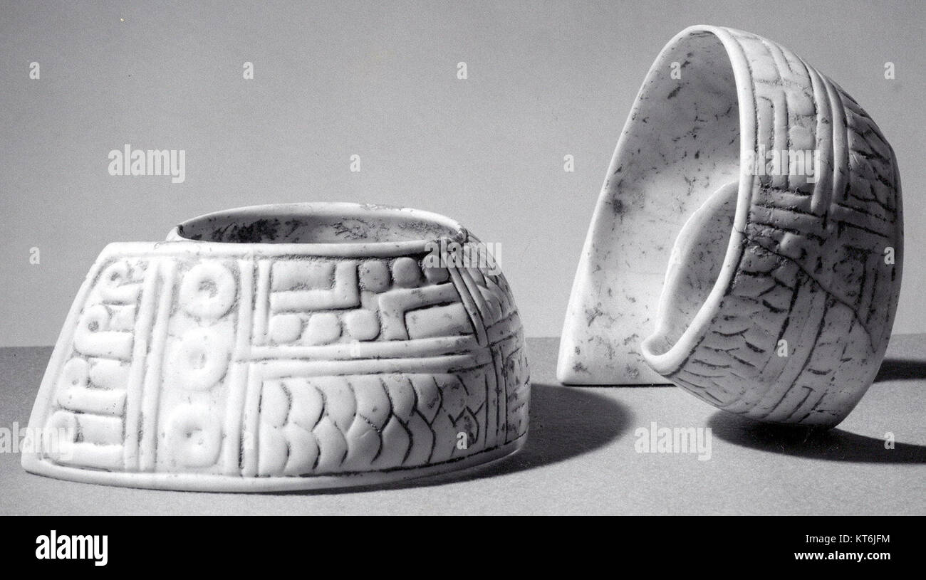 Image of an arm band from the Metropolitan Museum of Art, accession ...