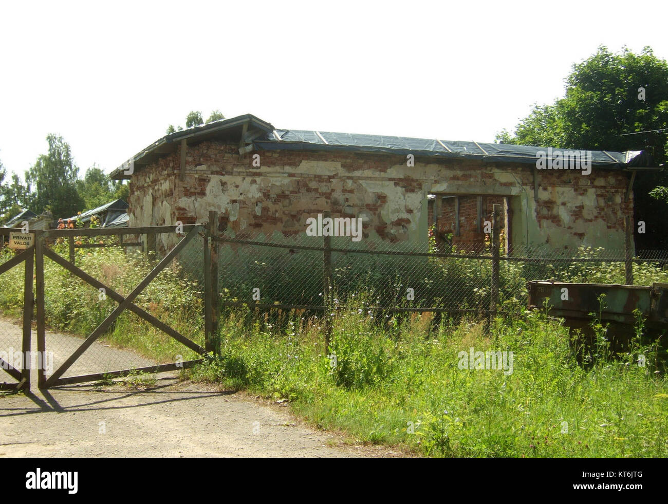 'Arnioniu dvaro arklide 2015' refers to a structure located at the ...