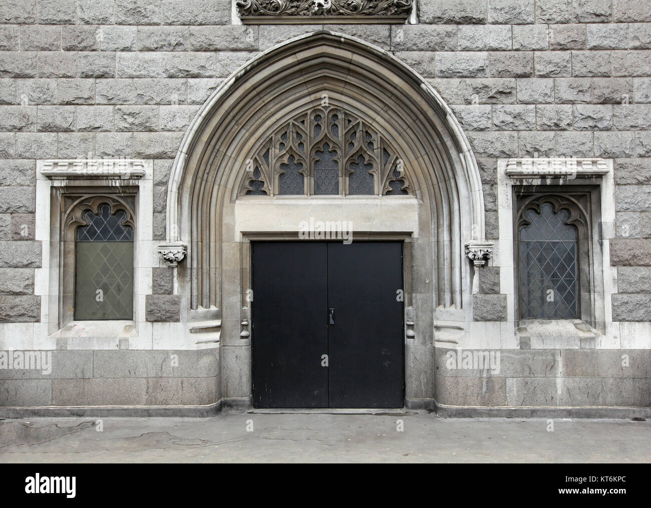 Old stone door entrance hi-res stock photography and images - Alamy