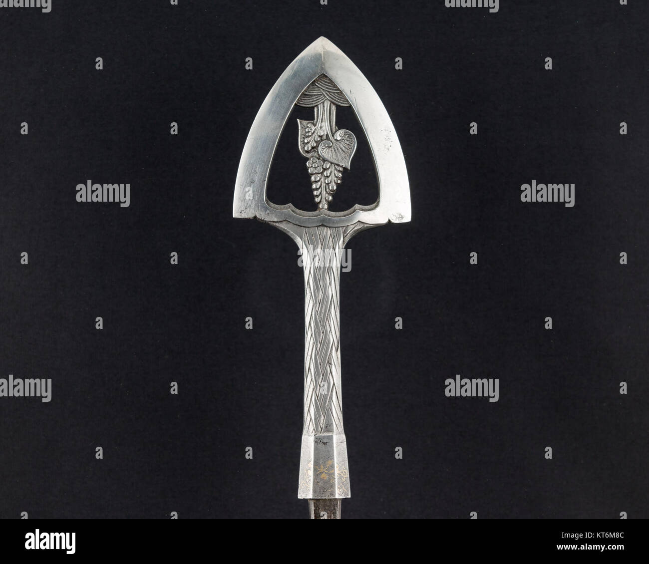 Arrowhead (YanonC493) is a unique aircraft, identified by its MET LC-32 ...