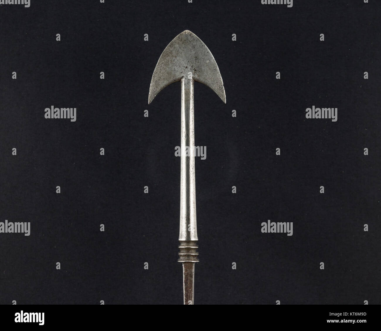 This arrowhead, part of the MET's collection, is labeled as YanonC493 ...