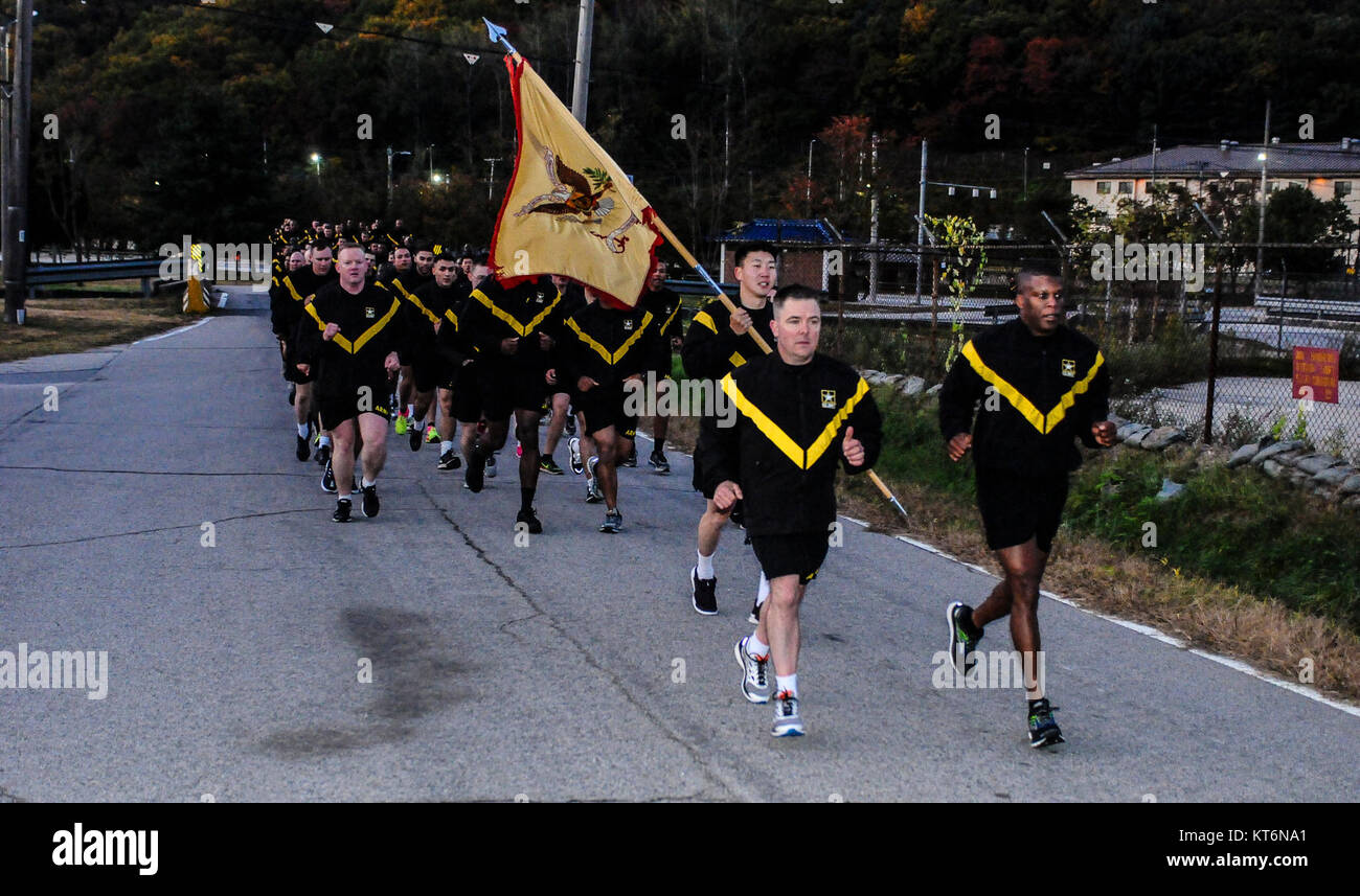 Soldiers assigned to 6th Battalion, 37th Field Artillery Regiment ...