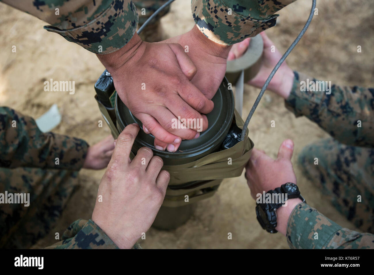 Field expedient bangalore hi-res stock photography and images - Alamy