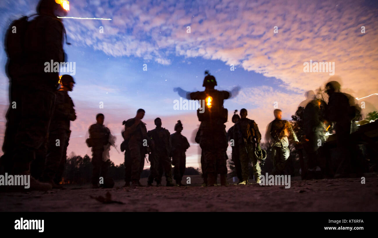 U.S. Marines with Company F., 2nd Battalion, 8th Marine Regiment ...