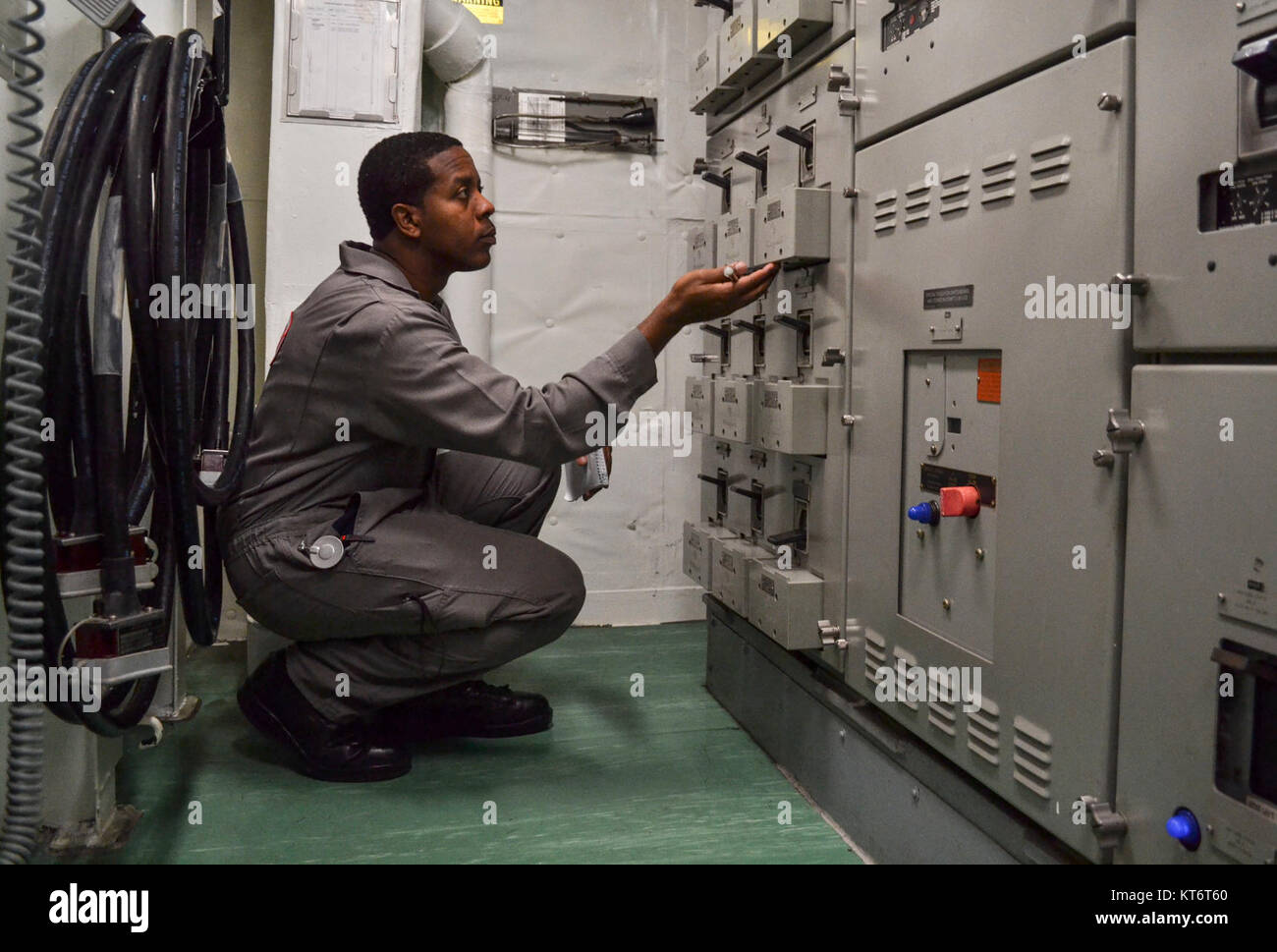 Senior Chief Electrician's Mate Franklyn Munroe, an inspector from the ...