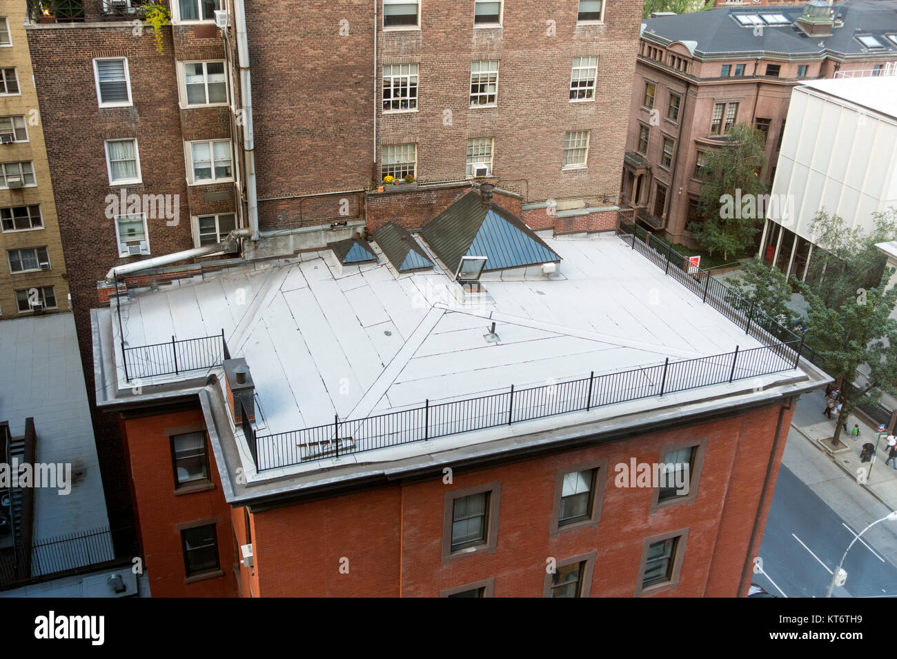 Silver roofs hi-res stock photography and images - Alamy