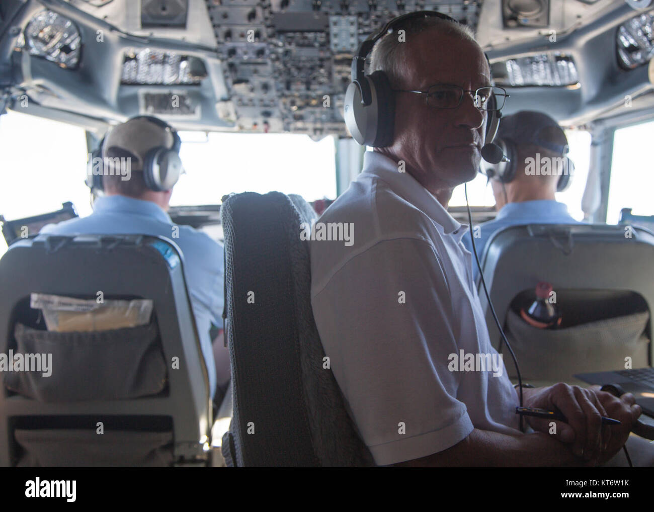 Omega air refueling services hi-res stock photography and images - Alamy