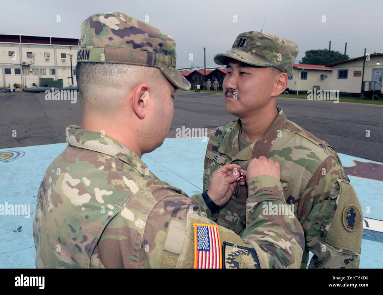 U.S. Army Lt. Col. David W. Morgan (left), 1st Battalion, 228th ...