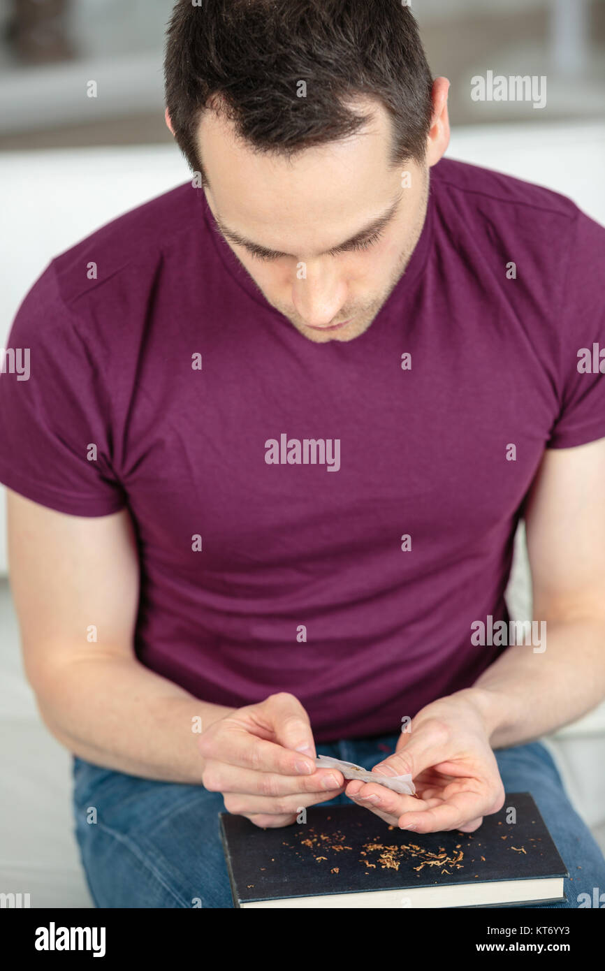 man rolling a joint Stock Photo - Alamy