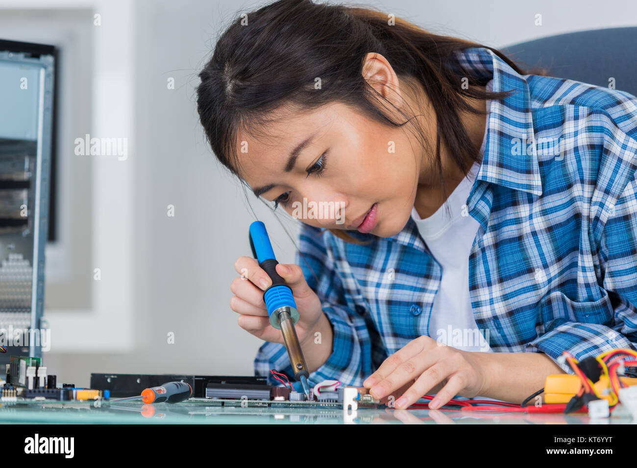 female pc technician Stock Photo - Alamy